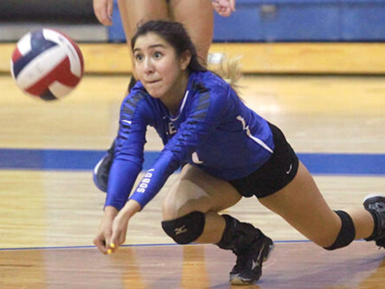 Lady Lobos win final non-district match over Manor