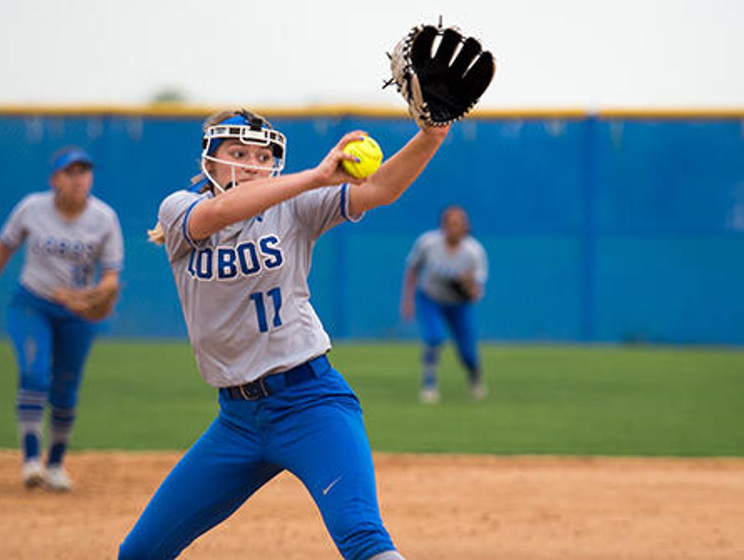 Lobo softball stuns Del Valle in 5-4 walk-off win