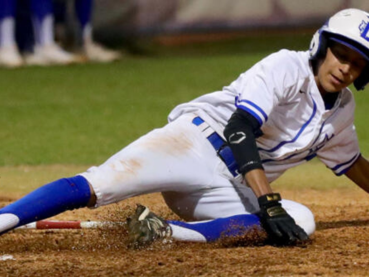 Lobos dominate Matadors 9-1