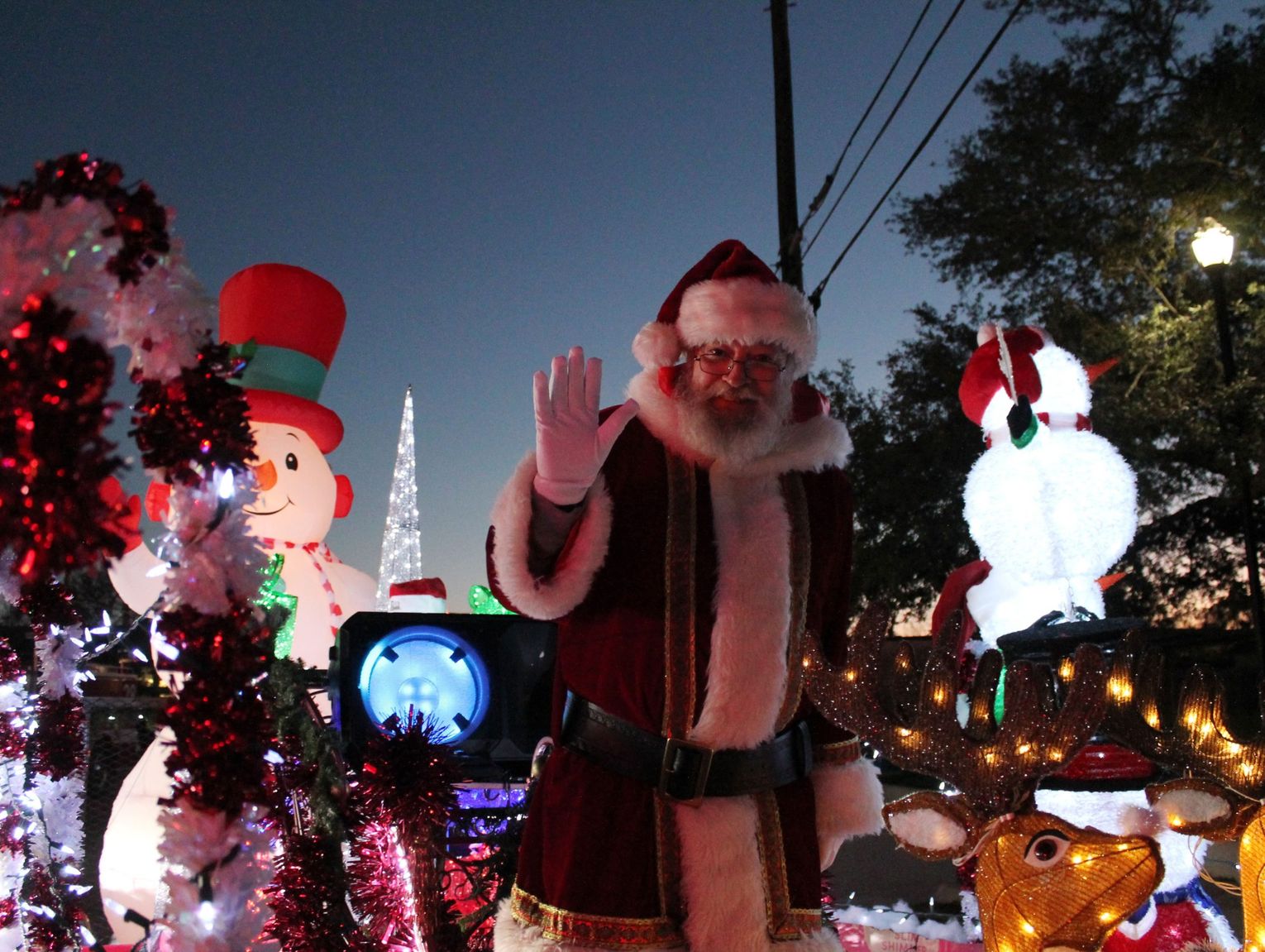 Santa on Parade: Dashing through Kyle streets